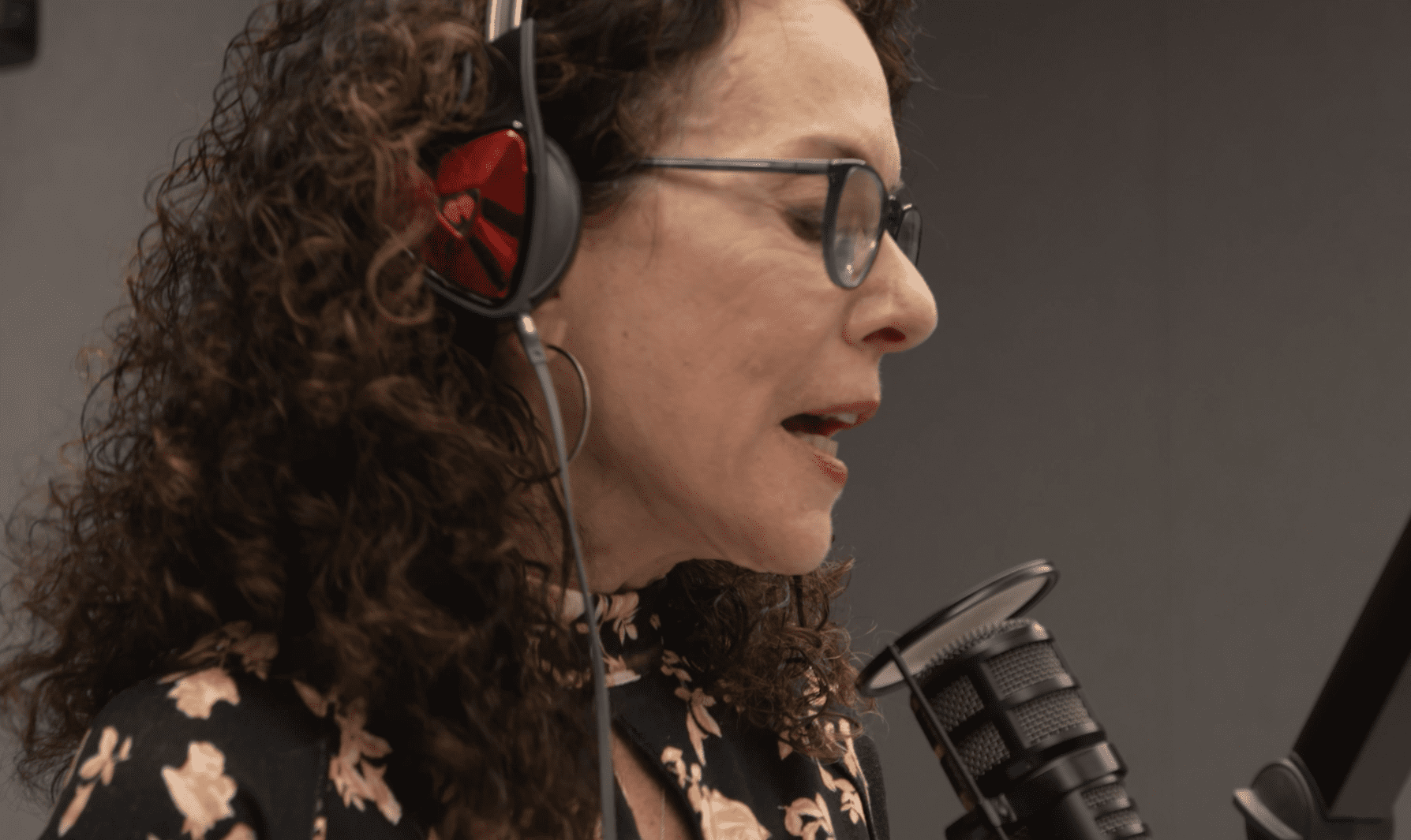 iHeartRadio Host Uses Widex Hearing Aids | The Hearing Review